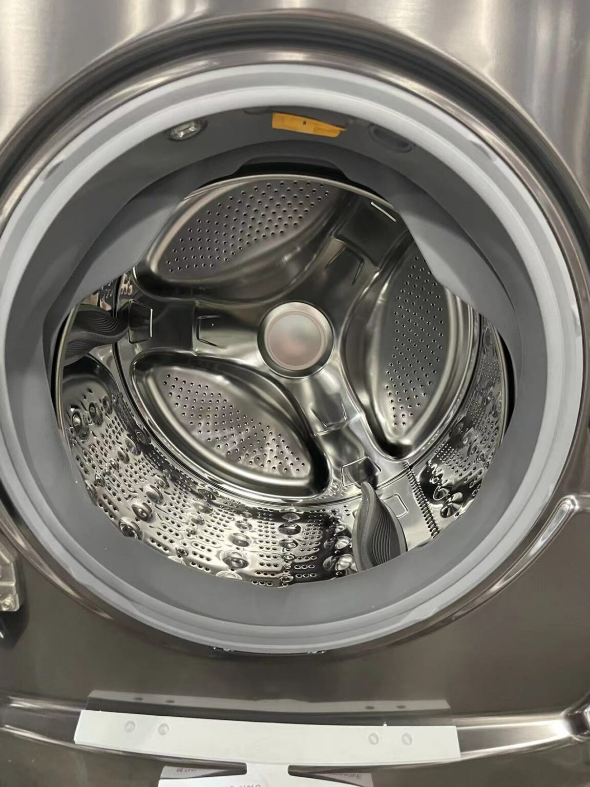 LG SIGNATURE 5.8 cu. ft. Large Smart wi-fi Enabled Front Load Washer ...